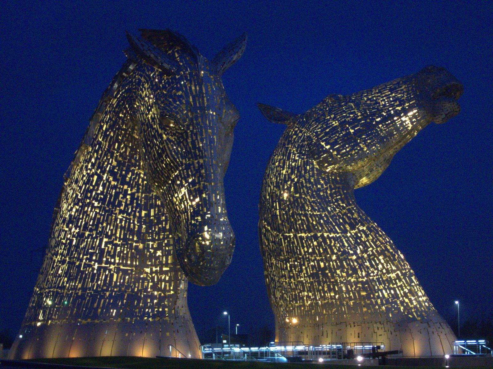 The Kelpies, again – We Saw a Chicken